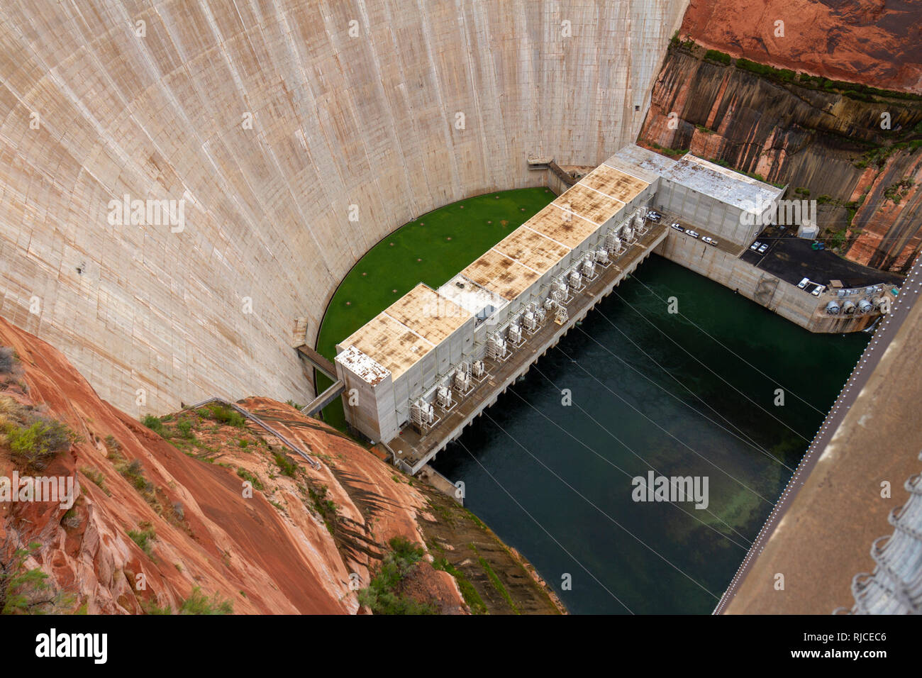 Arch gravity dam hi-res stock photography and images - Alamy