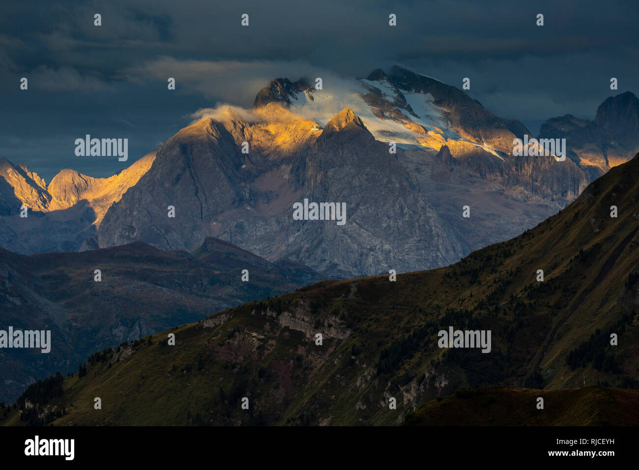 Europe, Italy, Alps, Dolomites, Mountains, Veneto, Belluno, Giau Pass ...