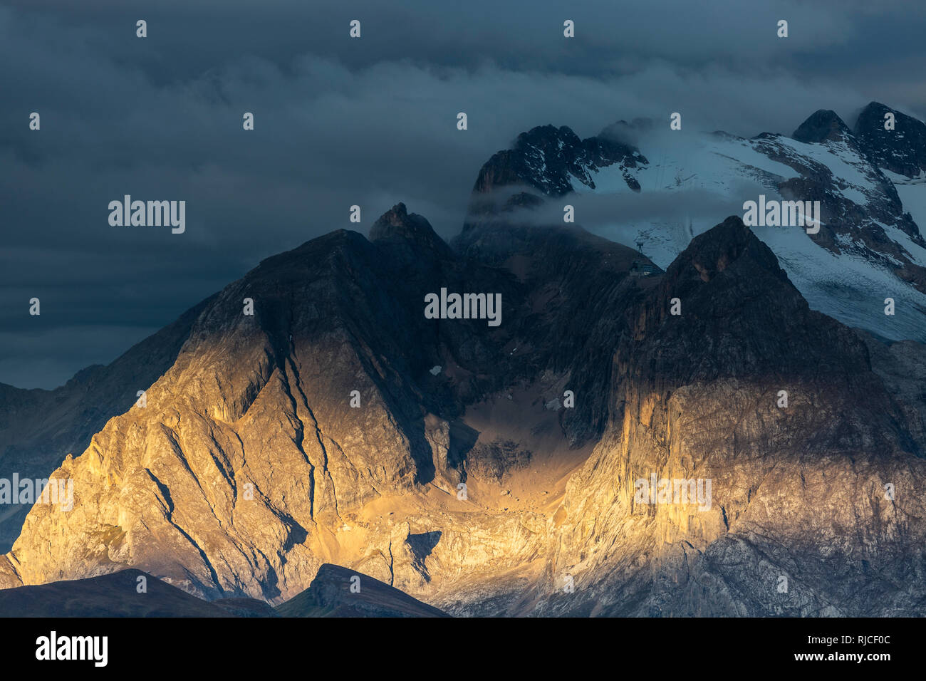 Europe, Italy, Alps, Dolomites, Mountains, Veneto, Belluno, Giau Pass ...