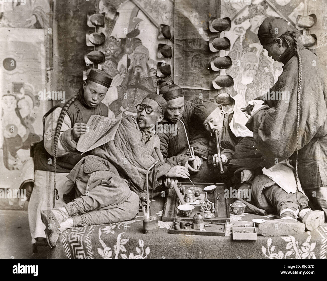 China opium smoker pipe hi-res stock photography and images - Alamy