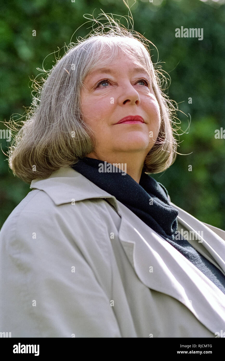 Judy cornwell hi-res stock photography and images - Alamy