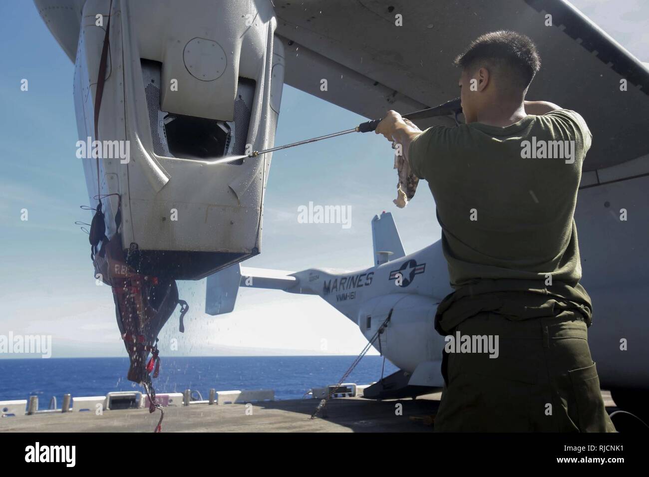 Wash line border hi-res stock photography and images - Alamy