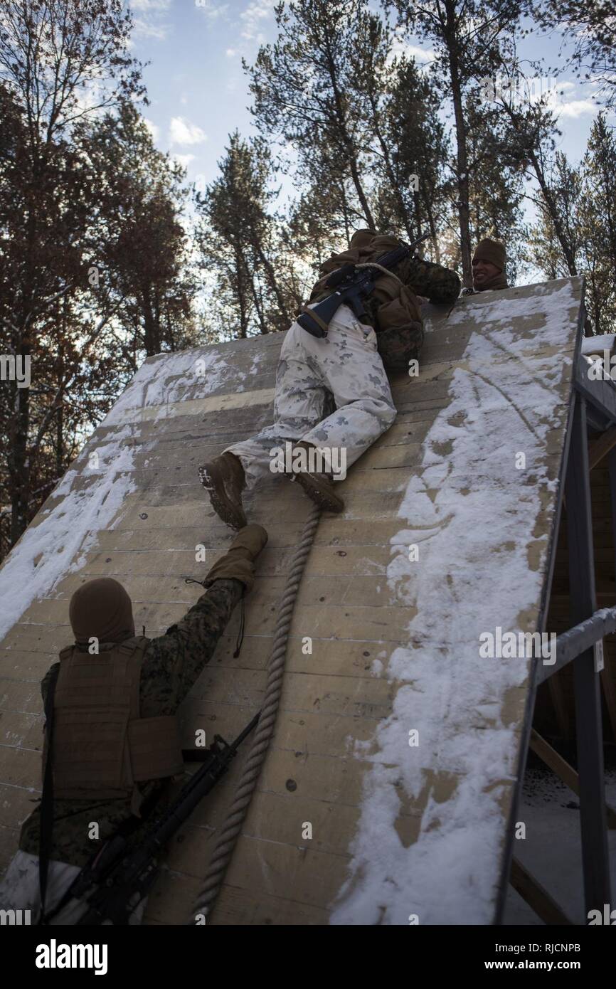 Field leadership reaction course hi-res stock photography and images ...