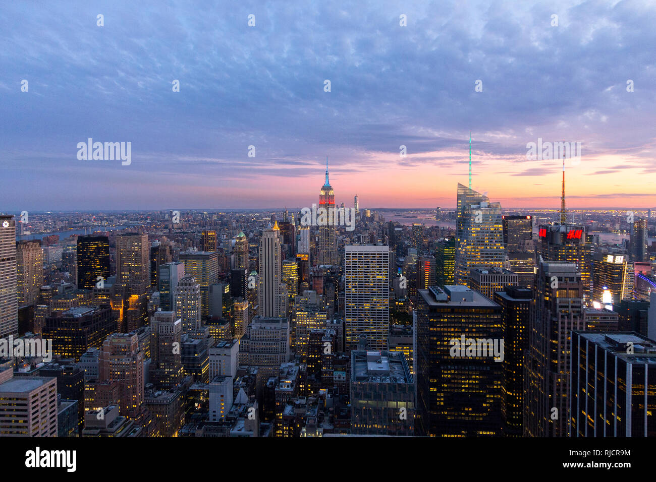 Sunset on new york building hi-res stock photography and images - Alamy