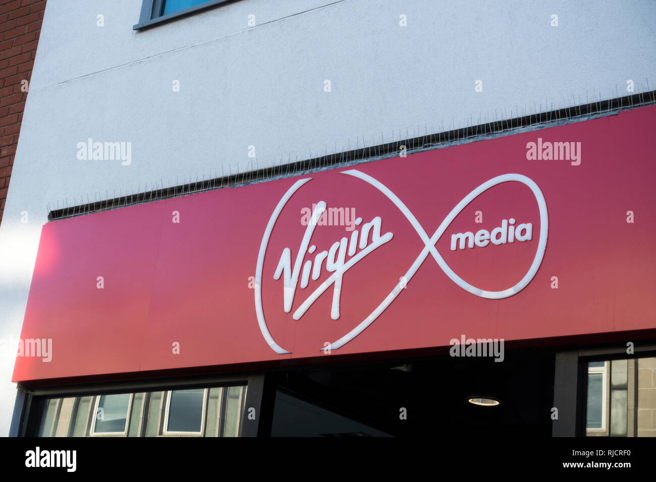 Virgin media logo hi-res stock photography and images - Alamy