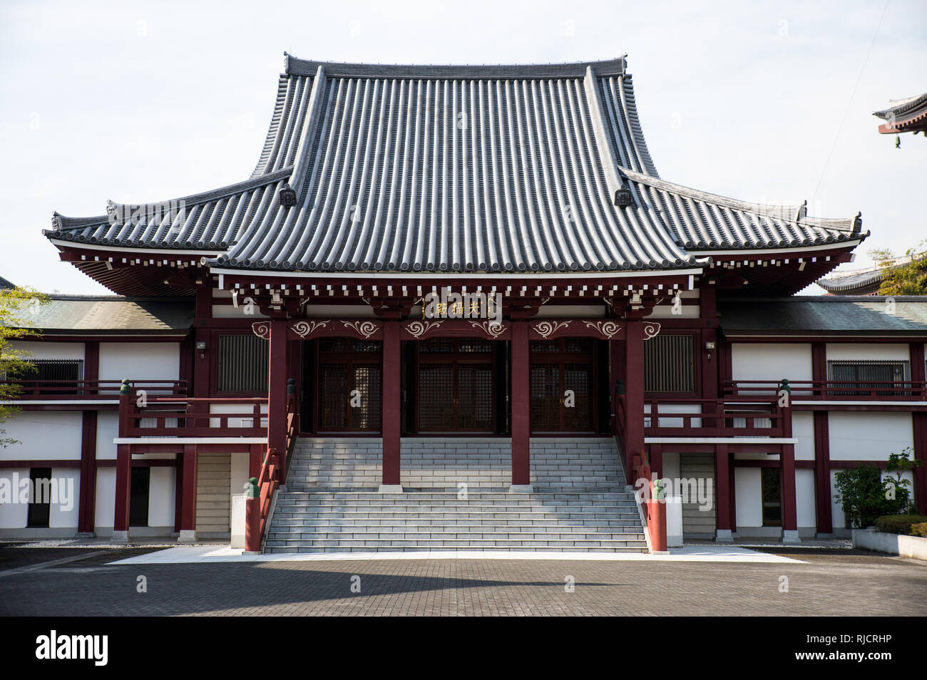 Zojoji temple roof hi-res stock photography and images - Alamy