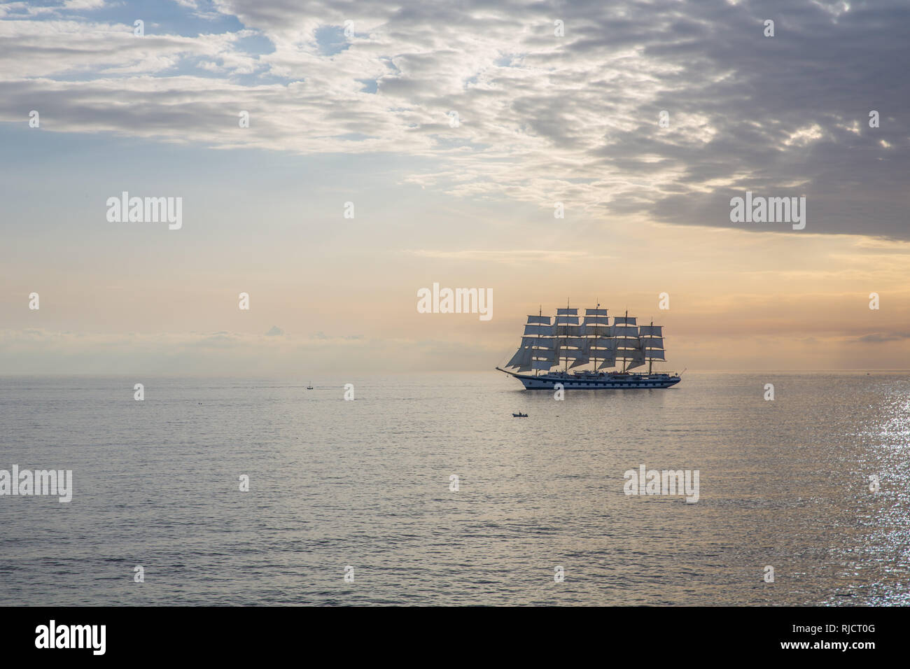 Ship sailing in the distance hi-res stock photography and images - Alamy