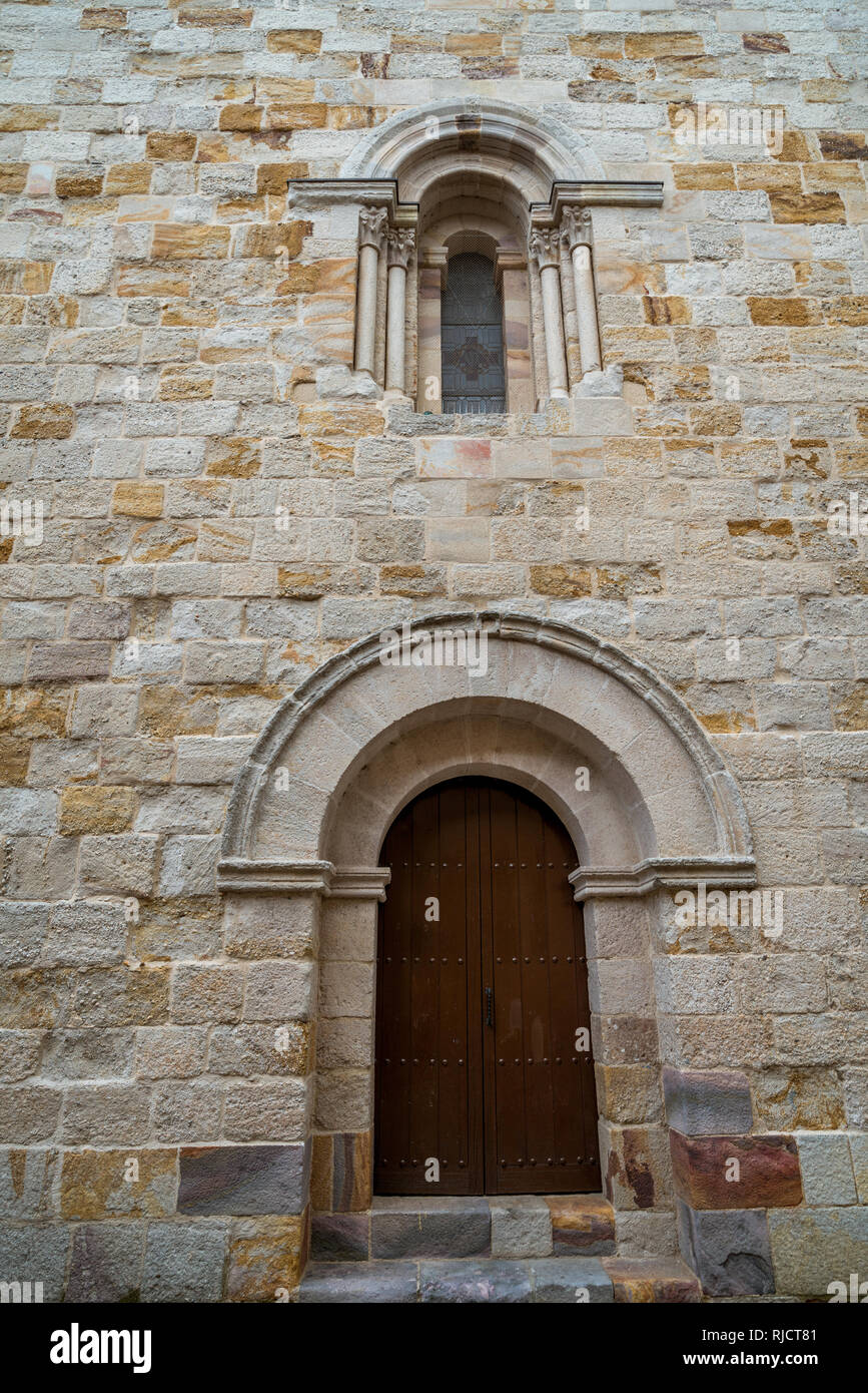 Western portal of Romanesque church Santa María la Nueva in Zamora ...