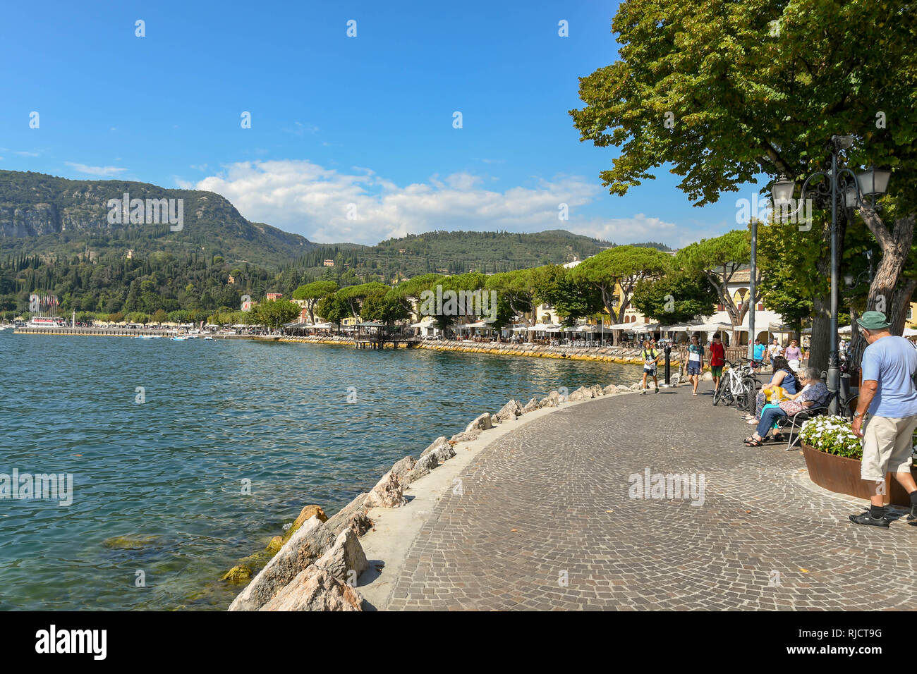 How to get around on lake garda hi-res stock photography and images - Alamy