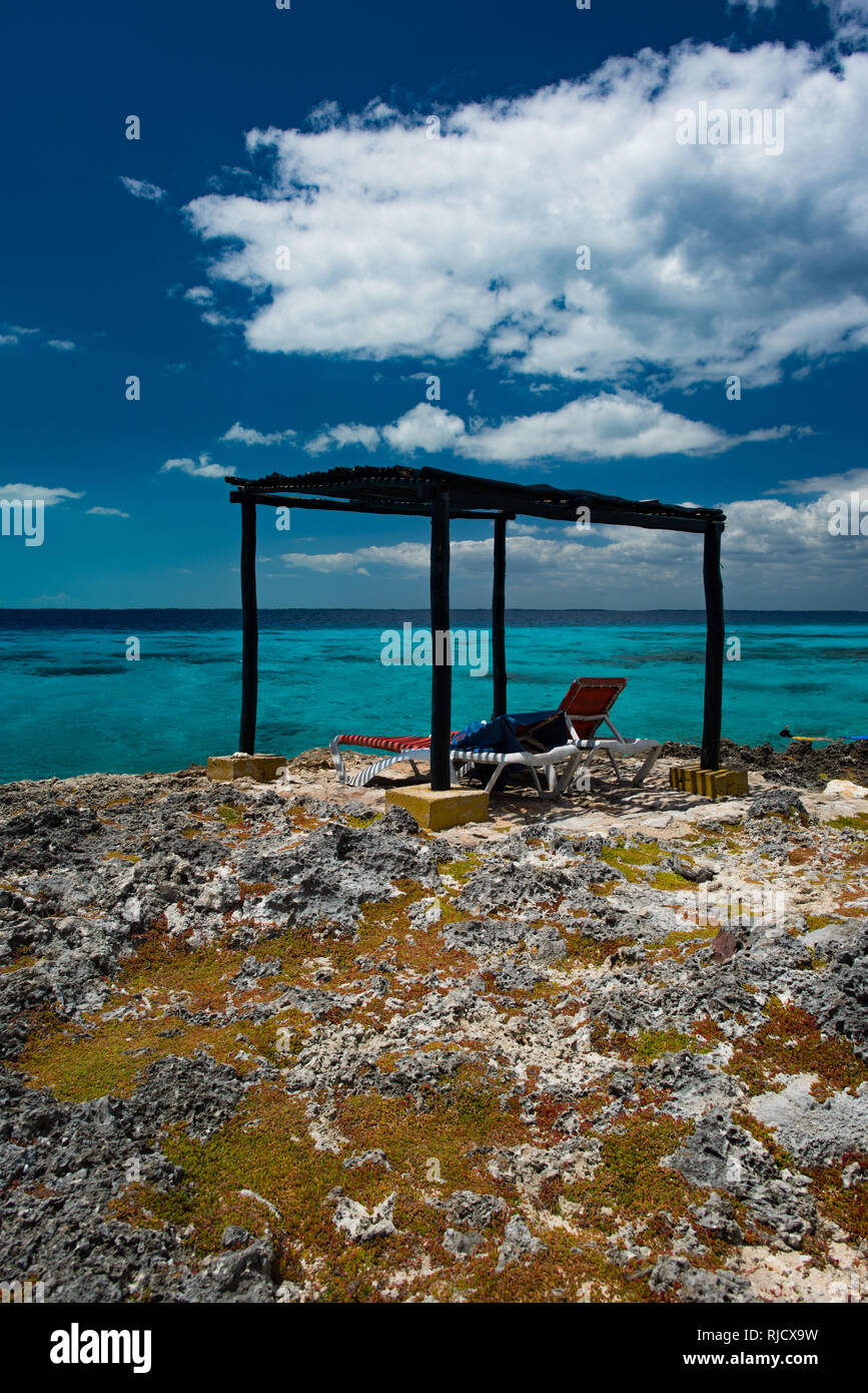 Shade awaits you in the heat of the Cuban sun Stock Photo - Alamy