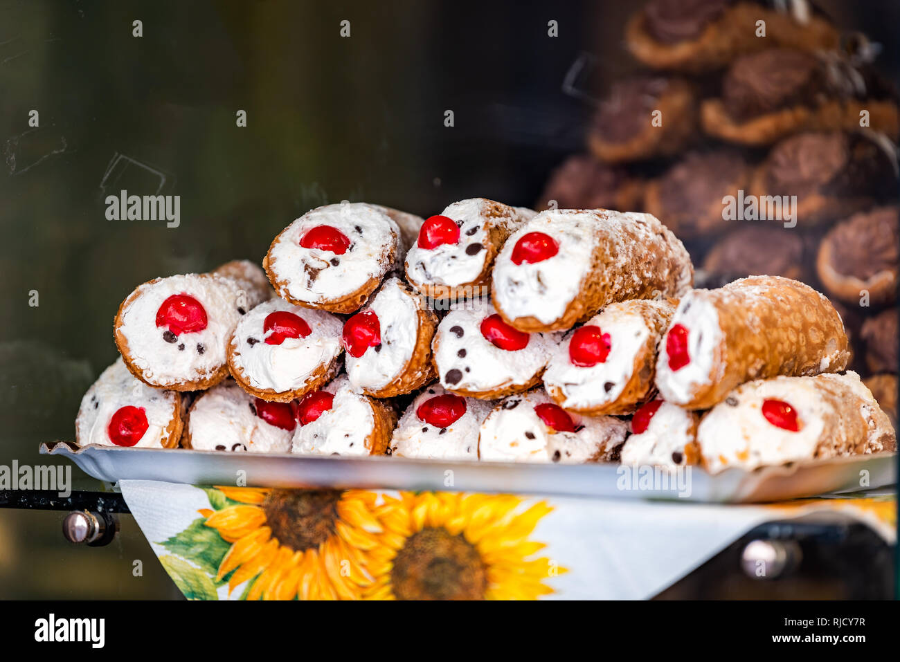 Cannoli sicily cafe hi-res stock photography and images - Alamy