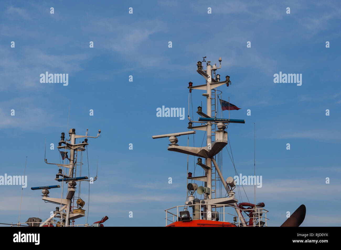 Tugboat radar masts with electronic equipment Stock Photo - Alamy