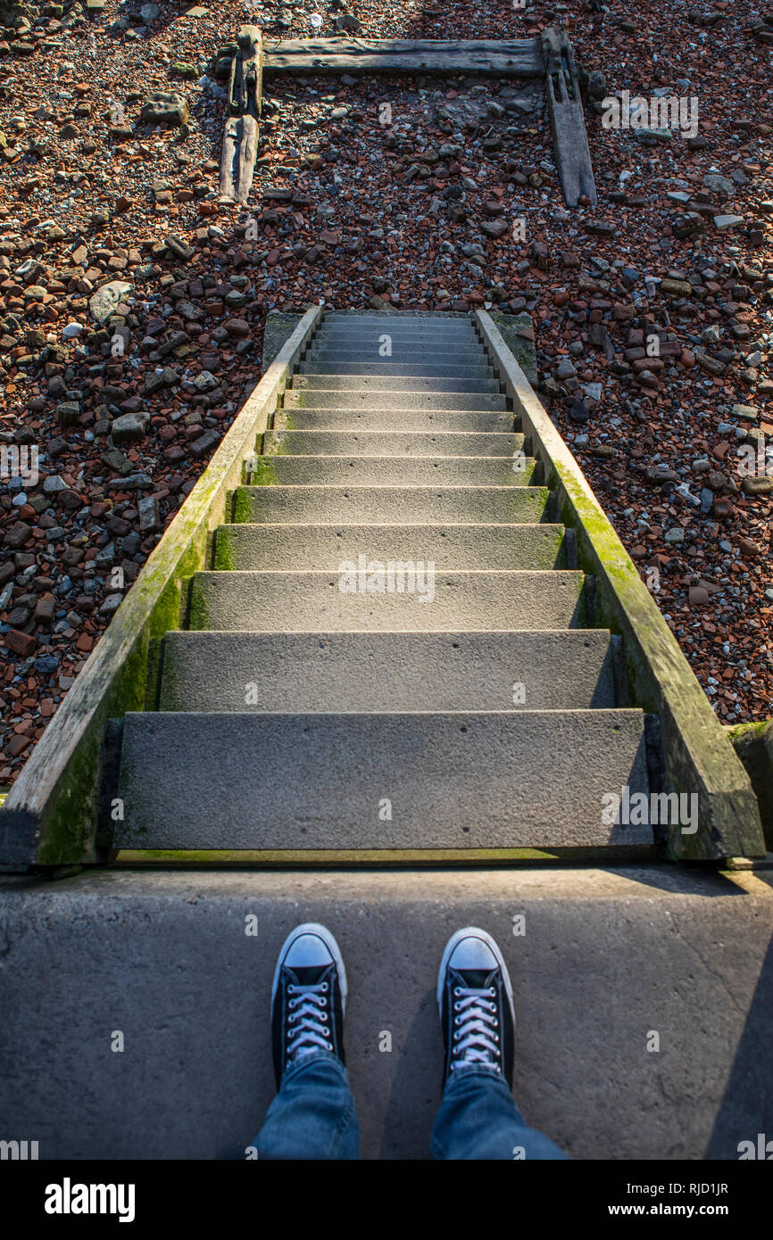 Steps down from the Thames Path onto the shore of the River Thames in ...