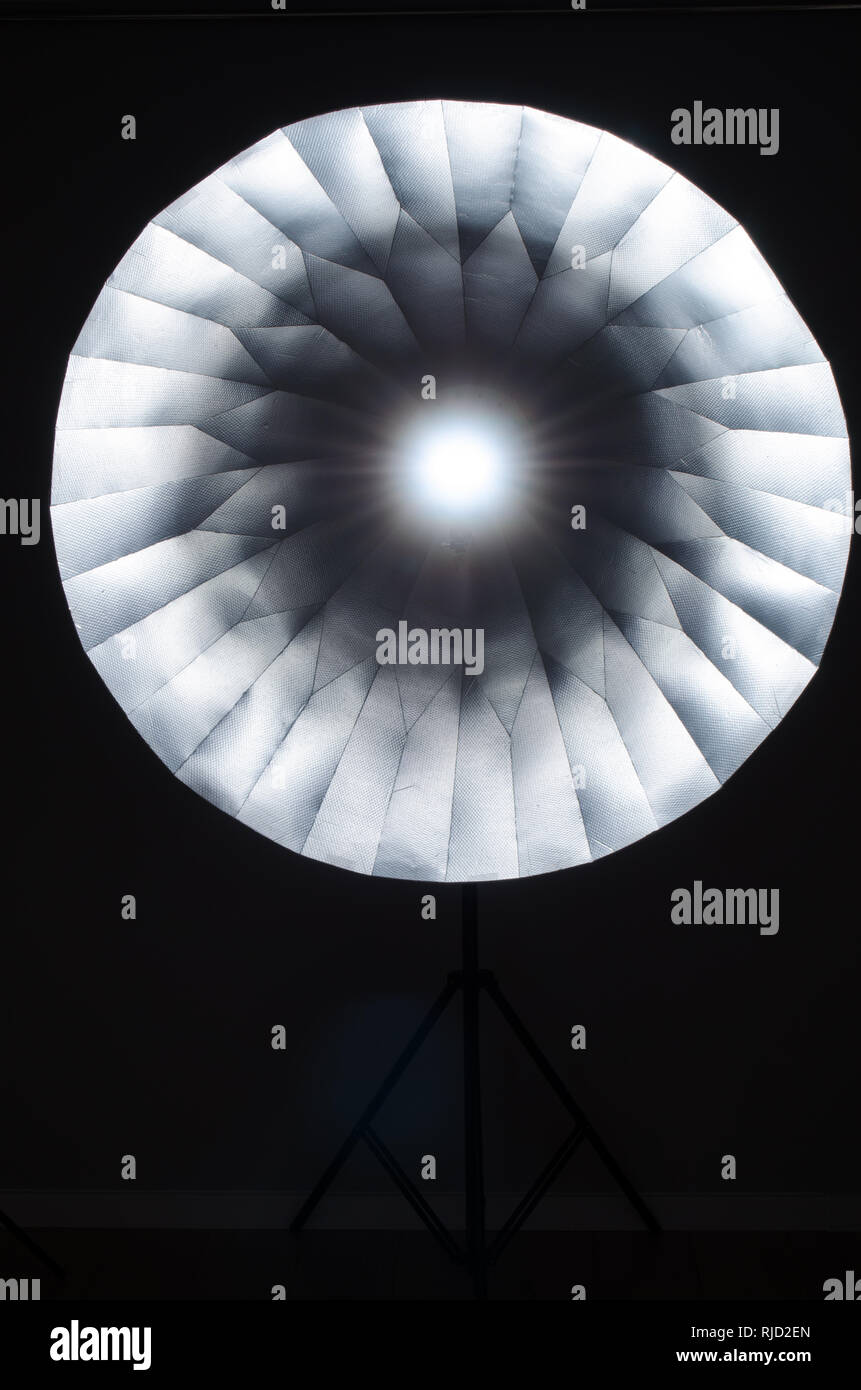 Convex or concave? Optical illusion created by light and big parabolic ...