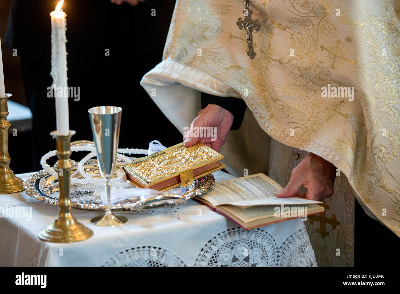Priest conducting ceremony hi-res stock photography and images - Alamy