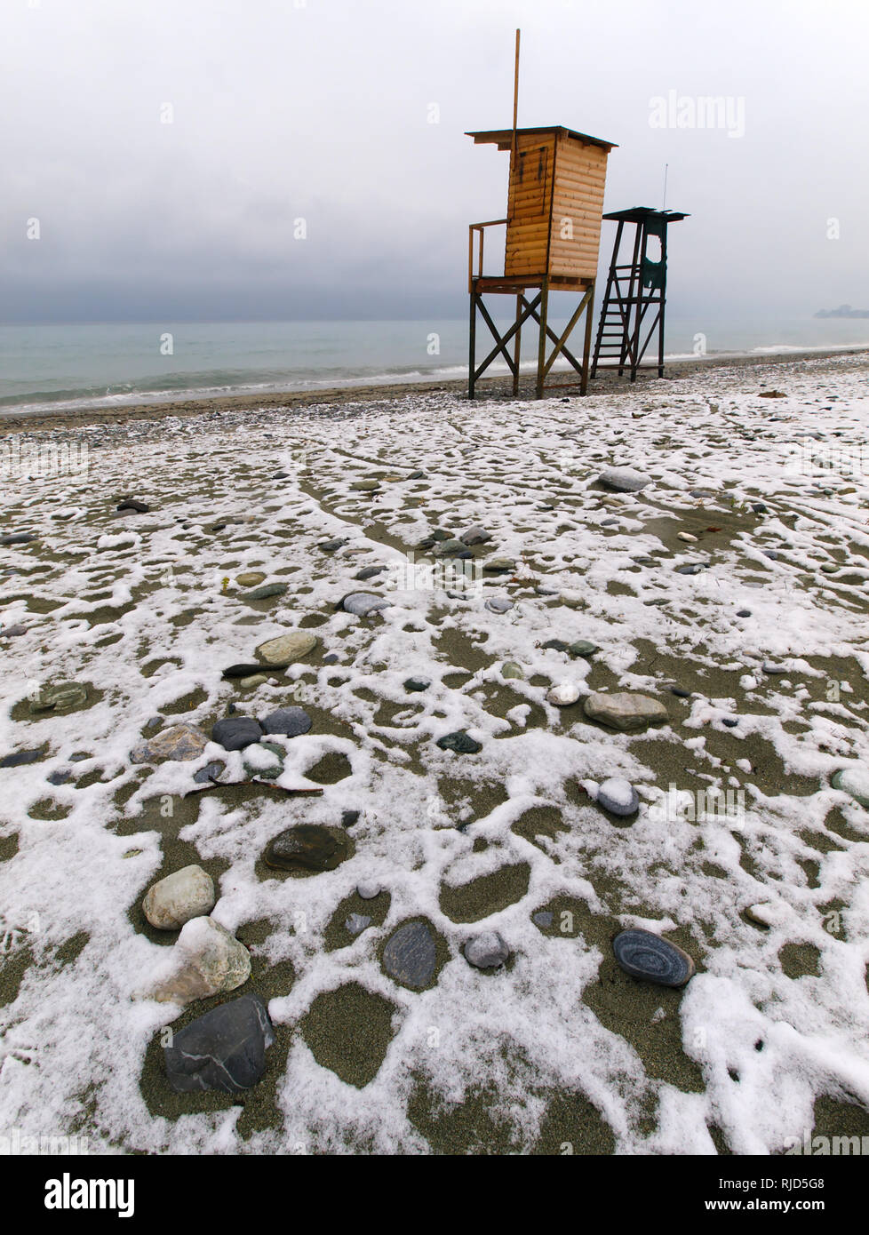 Lifeguard wooden watchtower hi-res stock photography and images - Alamy