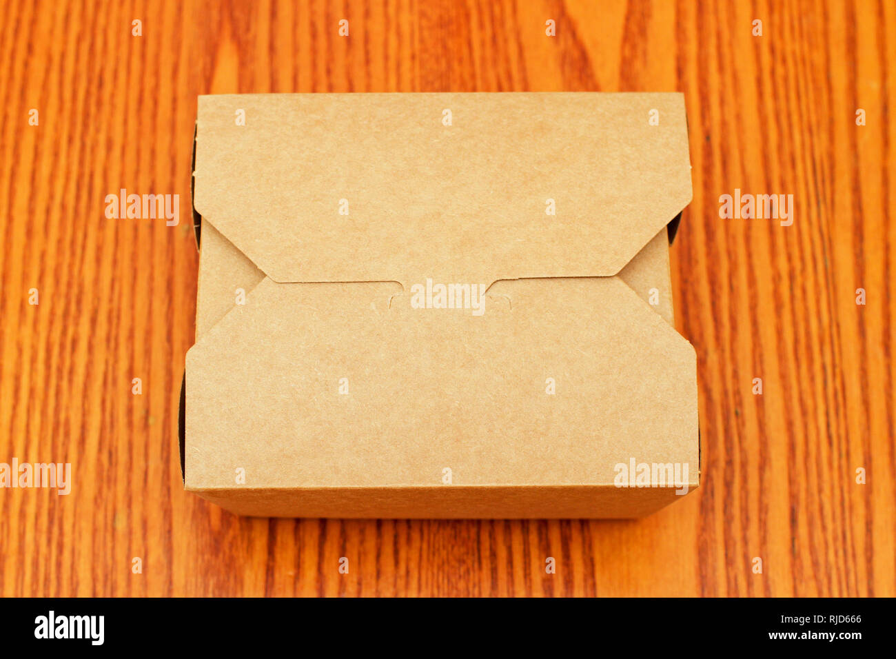 Closed box made from corrugated fibre board Stock Photo - Alamy