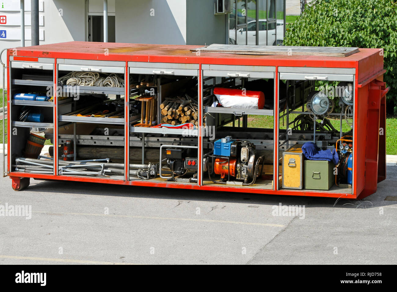 Jaws of life tool hi-res stock photography and images - Alamy
