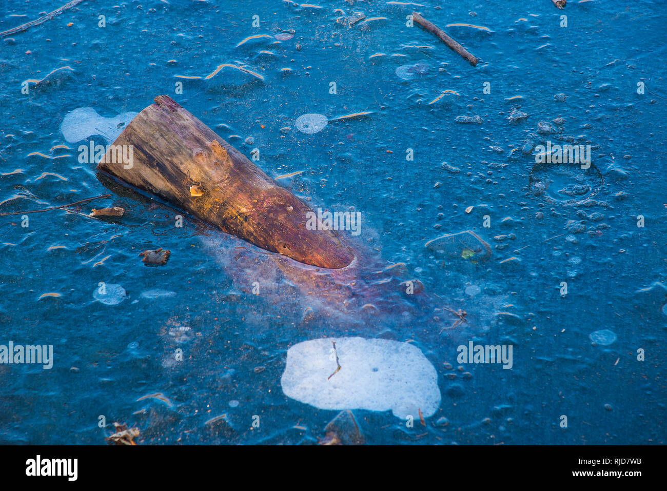 Floating on frozen hi-res stock photography and images - Alamy