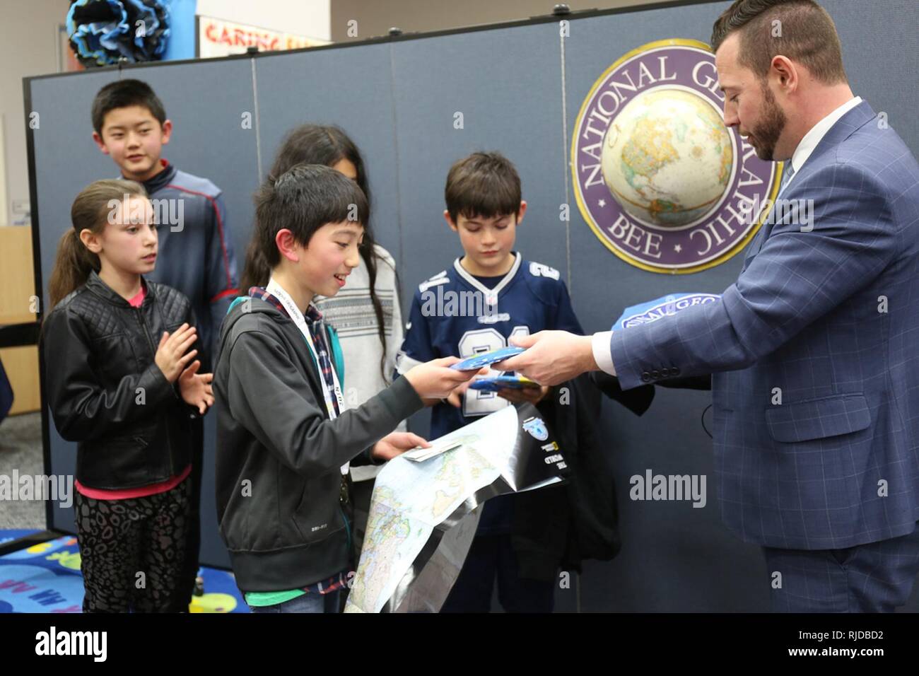 National Geographic Bee Logo