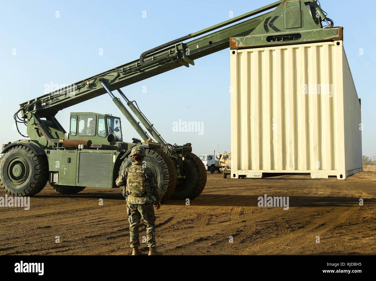 Australian army training on equipment hi-res stock photography and ...