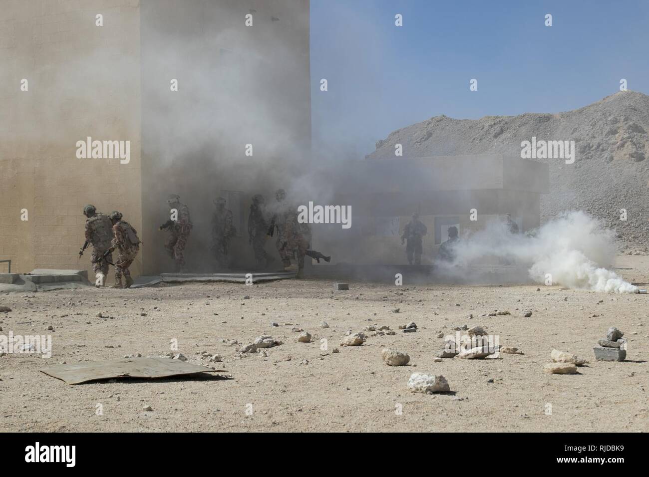 Omani troops hi-res stock photography and images - Alamy