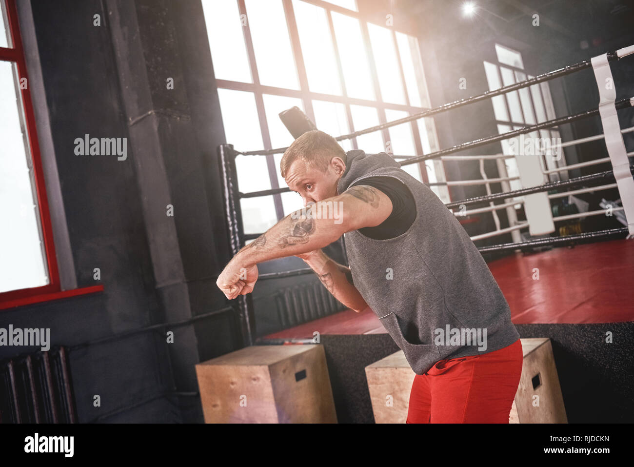 Shadow to right hi-res stock photography and images - Alamy