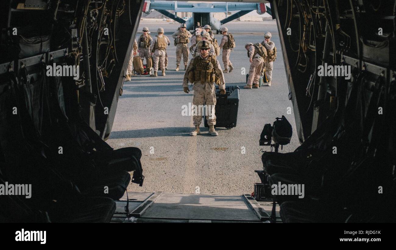 U.S. Marines with Combat Logistics Detachment 5, Special Purpose Marine ...