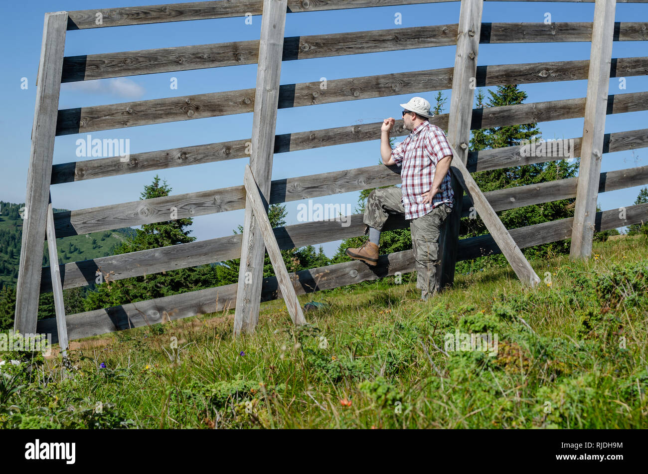 Lean on fence hi-res stock photography and images - Alamy