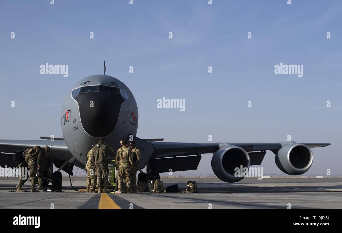 Aircrew briefing hi-res stock photography and images - Alamy