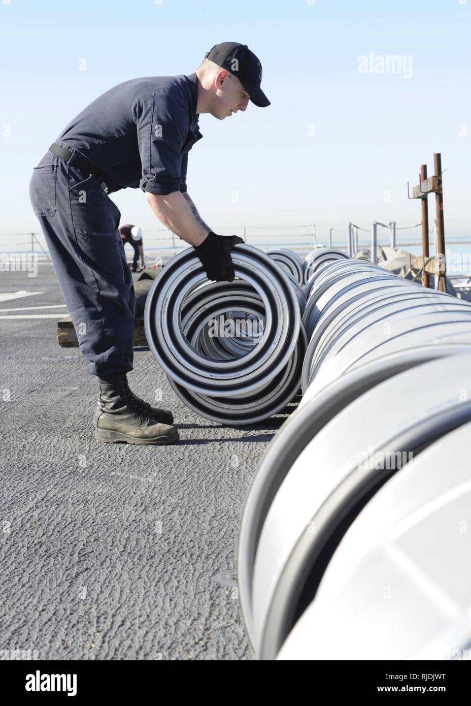 Uss nathan james hi-res stock photography and images - Alamy