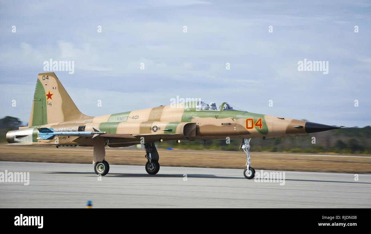 An F-5N Tiger II takes off from Marine Corps Air Station Beaufort, Jan ...