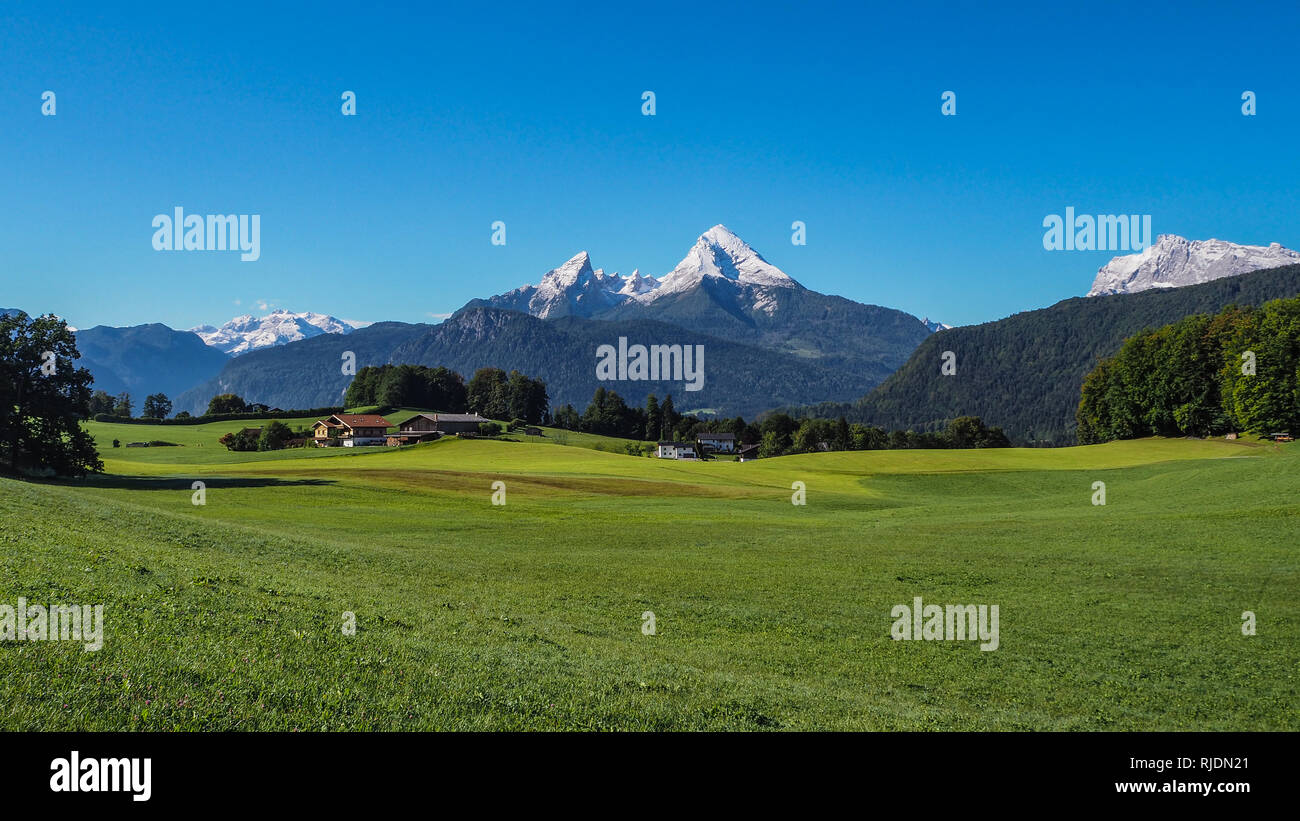 Berchtesgaden bavaria watzmann houses hi-res stock photography and ...
