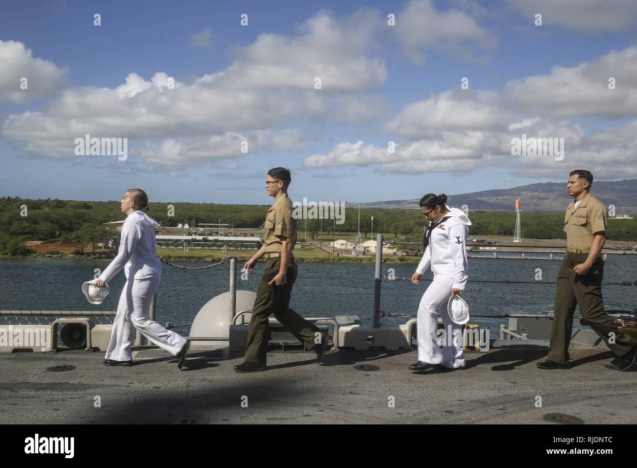 PEARL HARBOR NAVAL BASE, HI – Marines and Sailors with the 15th Marine ...
