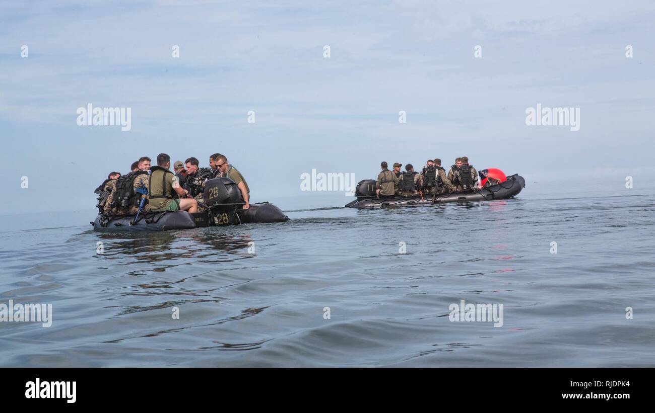 U.S. Marines with Charlie Company, 2d Reconnaissance Battalion, 2d ...