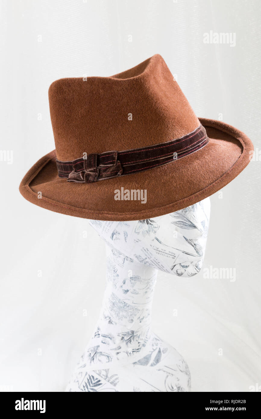 Head form hi-res stock photography and images - Alamy