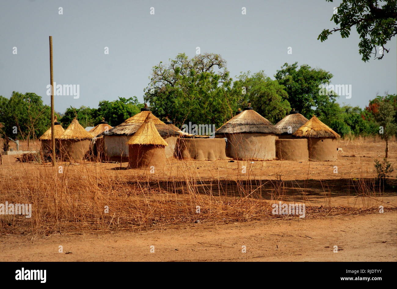 traditional mud houses with thatched roof in northern ghana Stock Photo ...