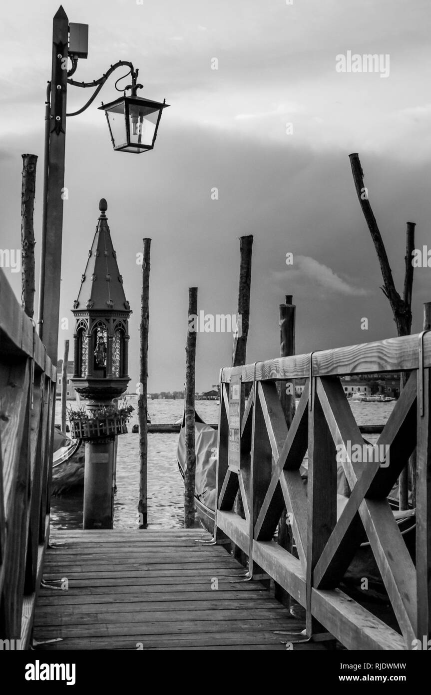 First street lighting hi-res stock photography and images - Alamy