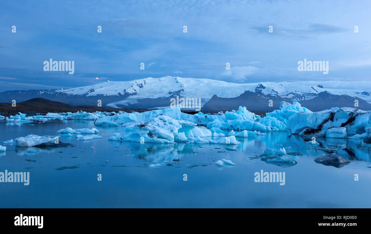 Ice floating in water hi-res stock photography and images - Alamy