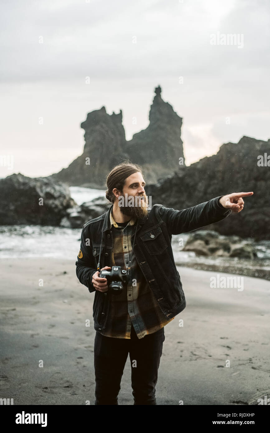 Bearded photographer hi-res stock photography and images - Alamy