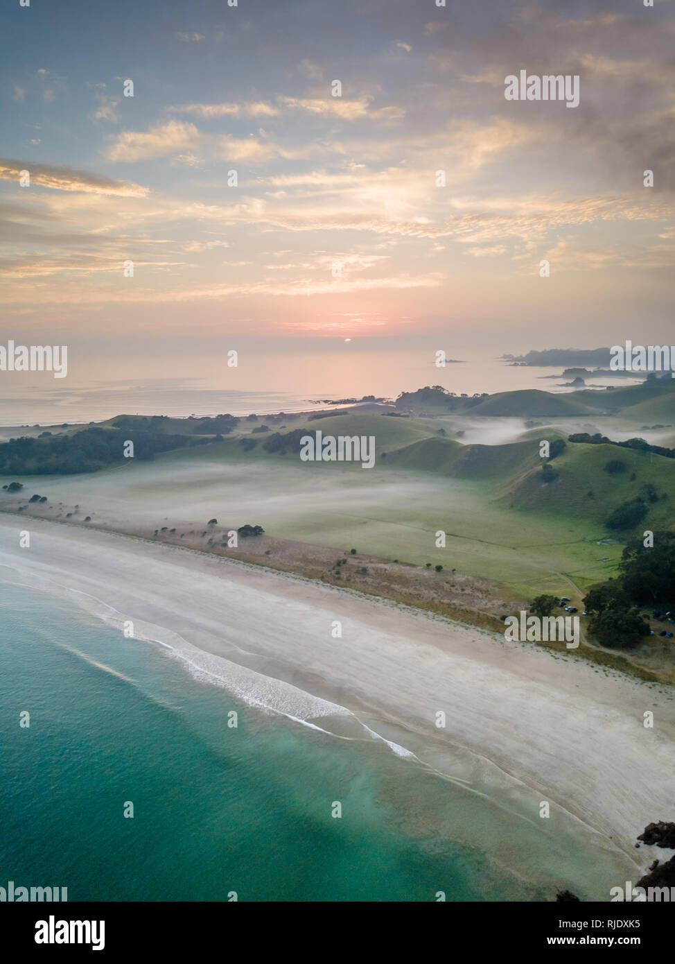 Nz sunrise hi-res stock photography and images - Alamy