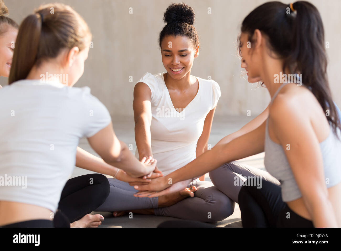 Join hands circle hi-res stock photography and images - Alamy