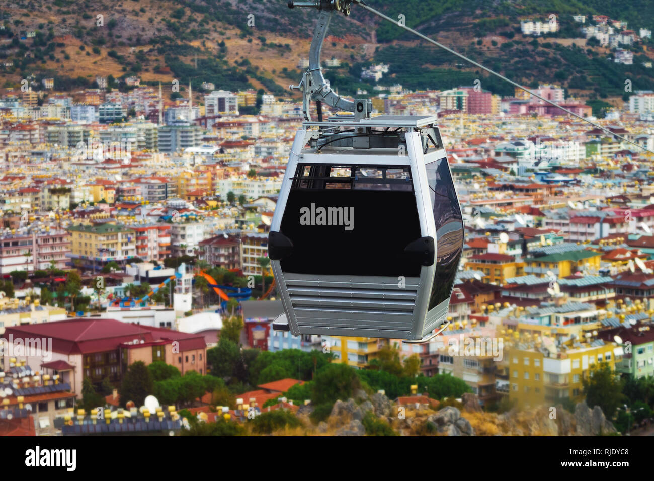 Hanging cable car hi-res stock photography and images - Alamy