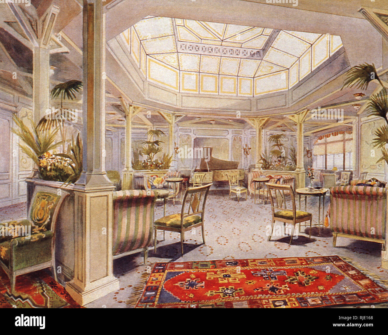 Luxury liner vintage hi-res stock photography and images - Alamy