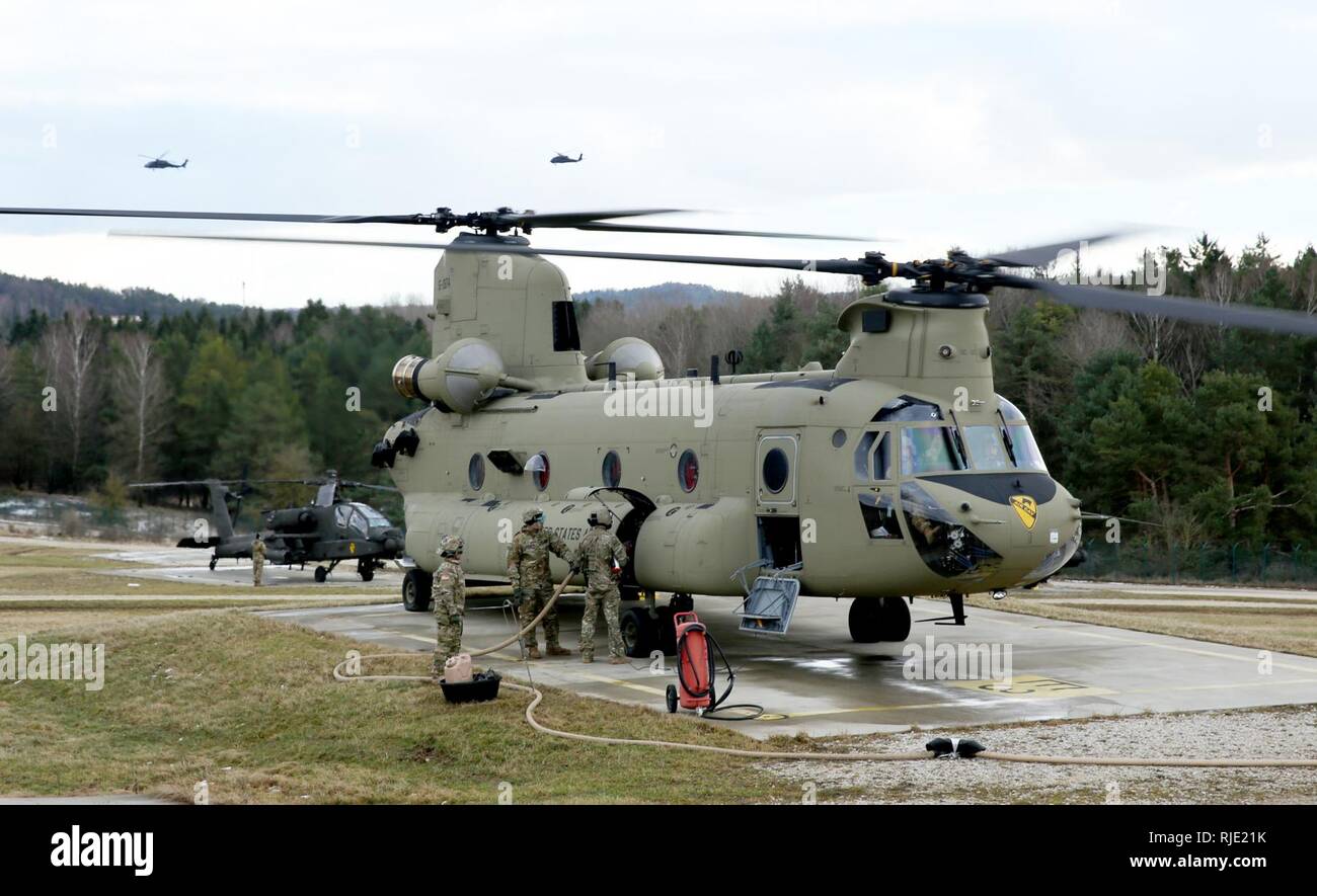 U s soldiers refuel military helicopter hi-res stock photography and ...