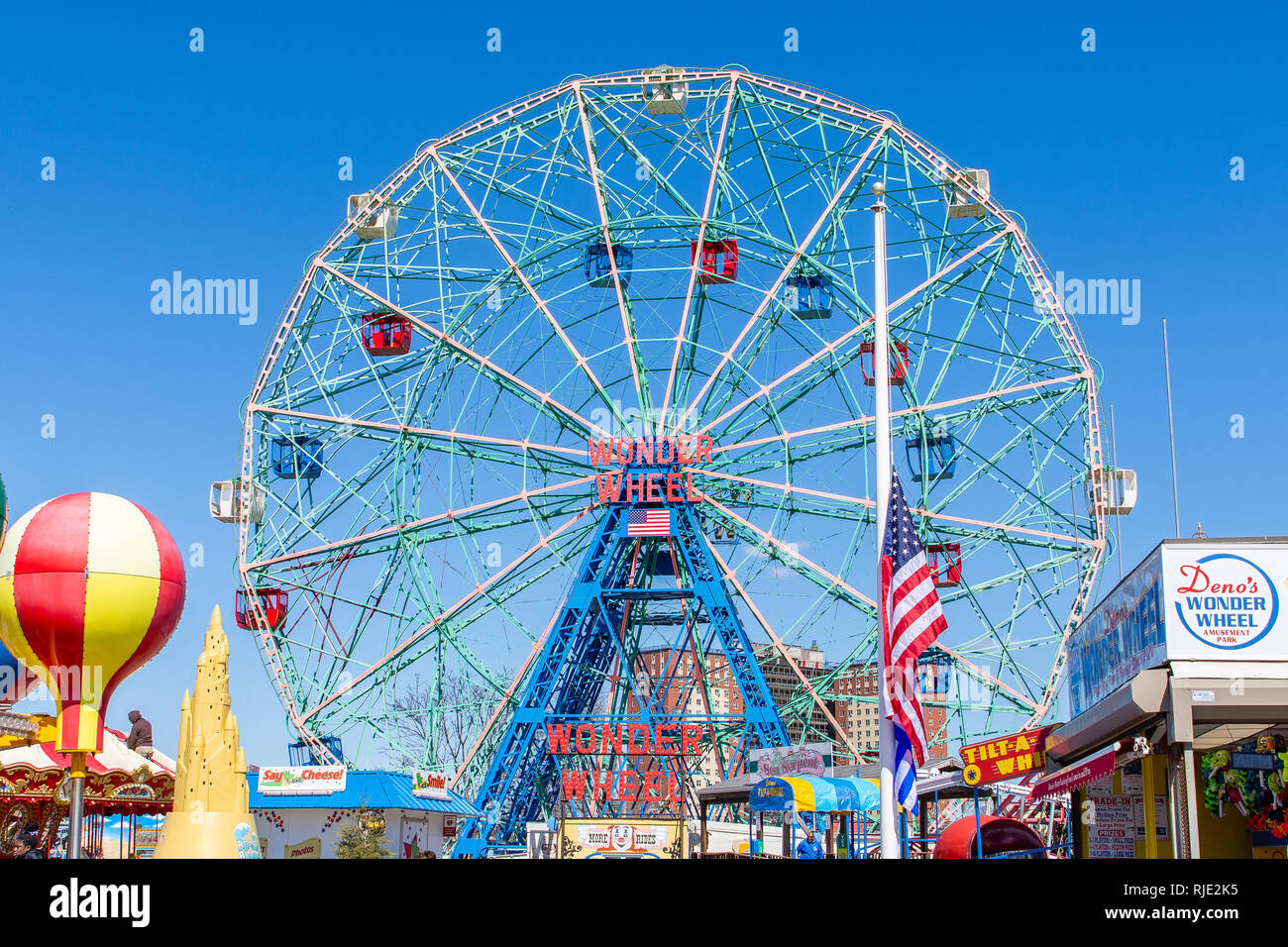 March 24, 2018: Iconic Wonder Wheel amusement ride on boardwalk in ...