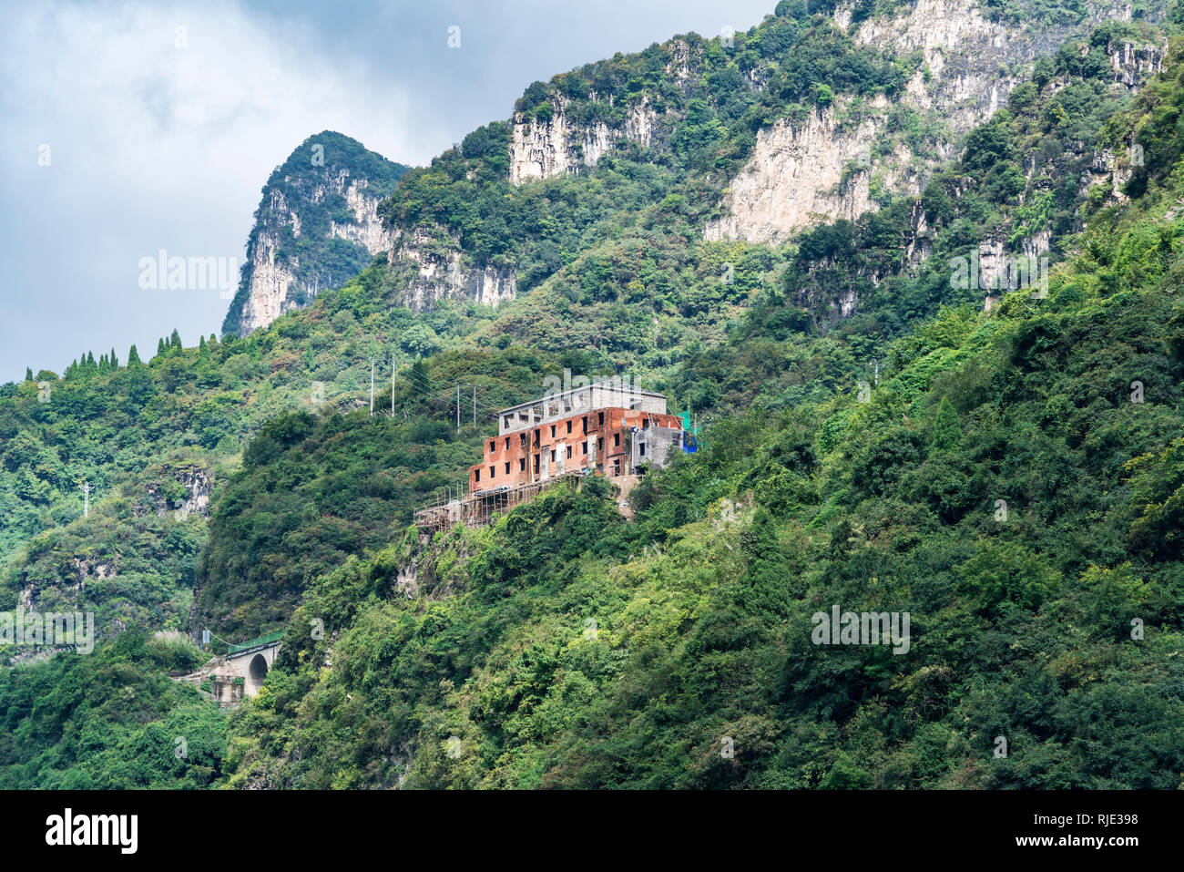 Hillside construction hi-res stock photography and images - Alamy