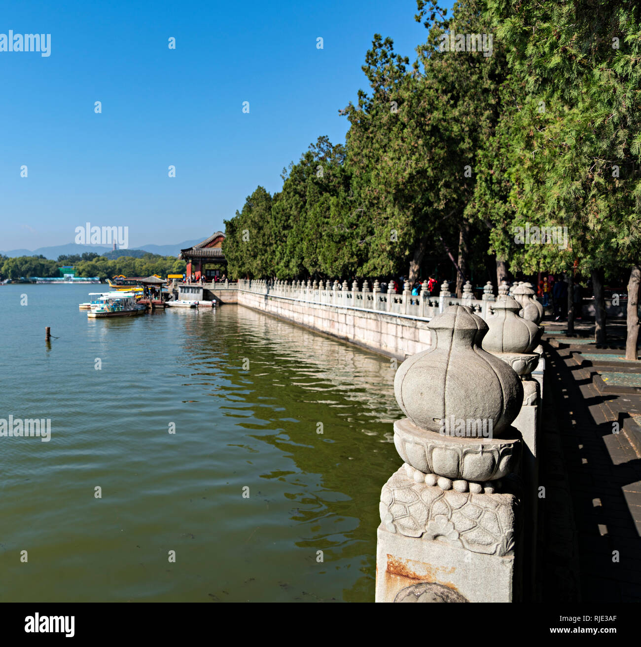 Lakeside wall hi-res stock photography and images - Alamy