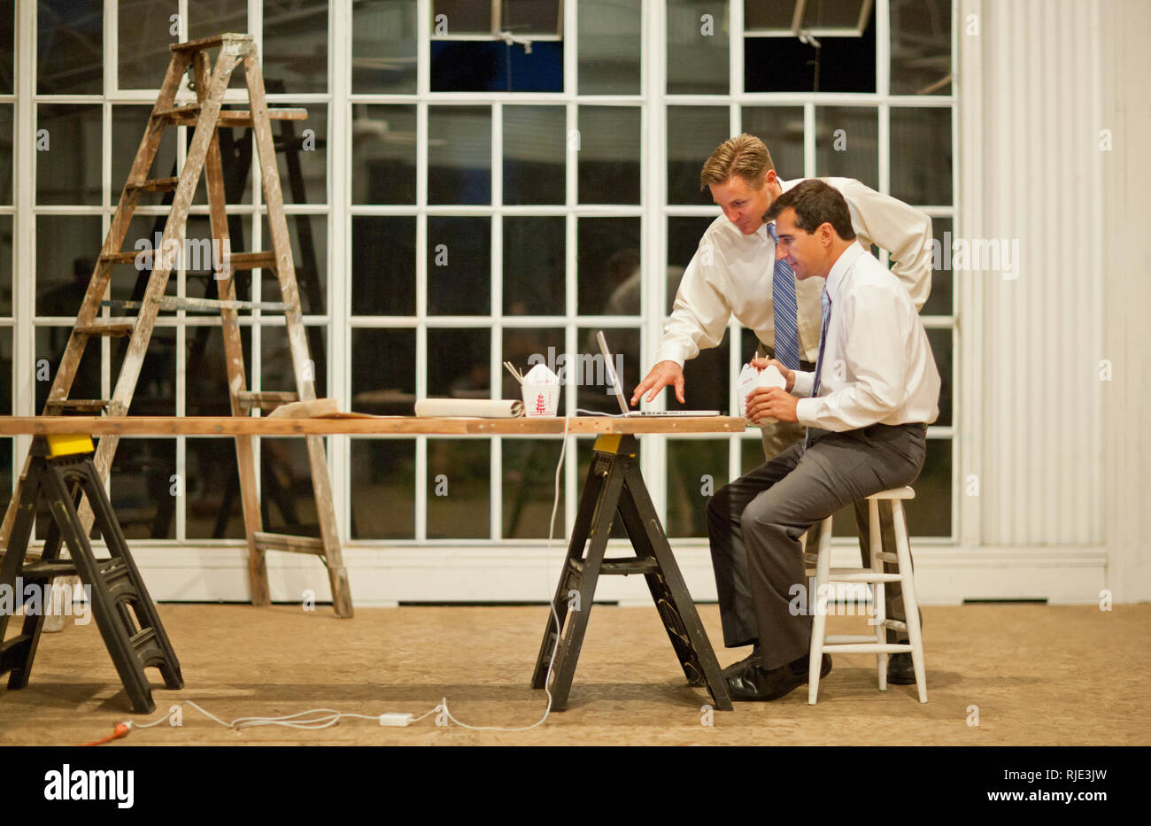 Two chinese workers on construction hi-res stock photography and images ...