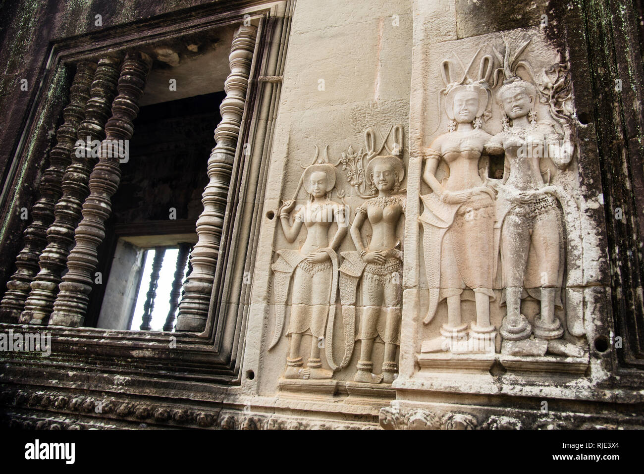 Devatas divine nymphs temple guardians of Angkor Wat in Siem Reap ...